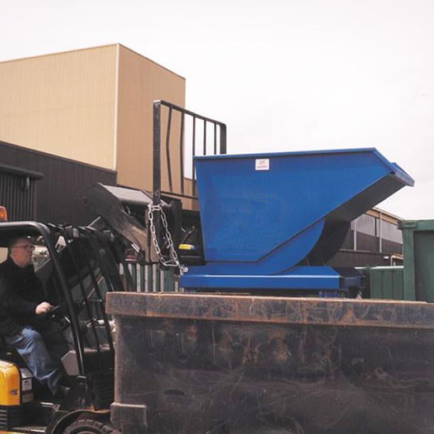 Roll Forward Skip (0.5m³ on Legs) – Emtez